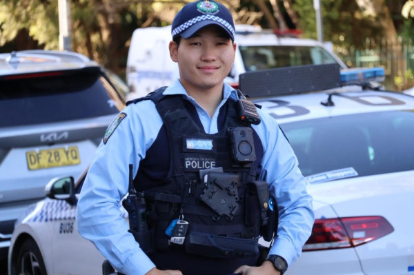 Монгол залуу Австралид оны шилдэг цагдаагийн албан хаагчаар тодорчээ