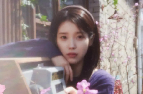 ВИДЕО: IU "Flower Bookmark 3" цомгийн анхны тизертэйгээ эргэн ирэх огноогоо зарлалаа